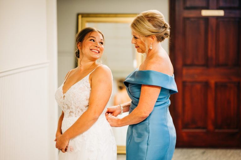 Katie and Eric's Wedding at Pine Knob Carriage House | Mika LH Photography